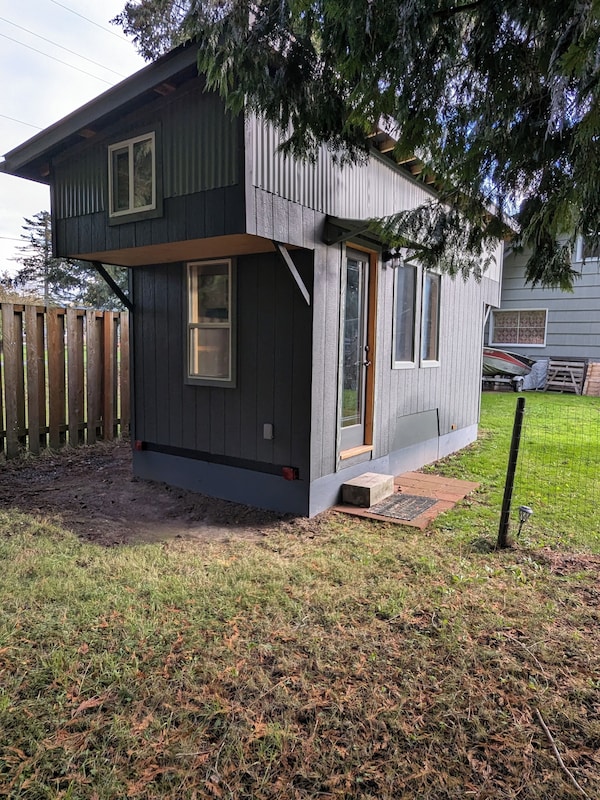 Charming Tiny House Bungalow At Nugents Corner With Wifi & Baker Mt Close By. - Bellingham, WA