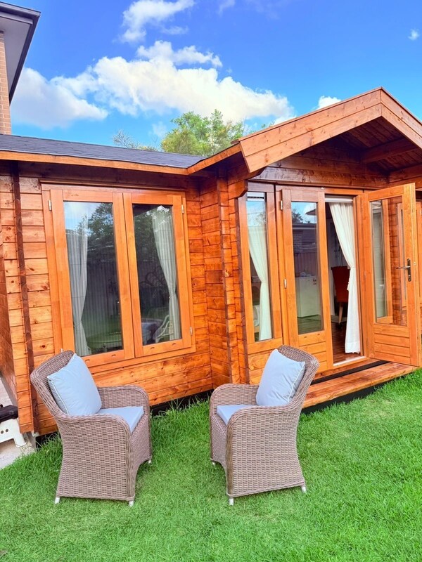 Blissful Wooden Haven Entire Place Is Yours, 5 Mins Drive/ Train From Parramatta - Toongabbie