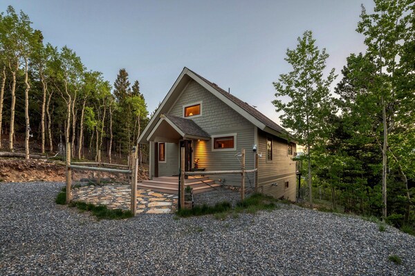 Charming 2 Bedroom Off-grid Secluded Cabin With Stunning Views In Idaho Springs - Georgetown, CO