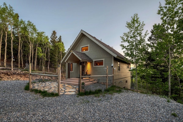 Charming 2 Bedroom Off-grid Secluded Cabin With Stunning Views In Idaho Springs - Georgetown, CO