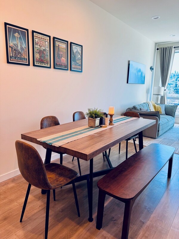 Brand New, Luxe & Bright Gem: Prime Location - Queen Anne, Roof Deck, Views - Seattle, WA