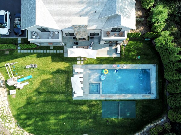 Ultra Modern Bridgehampton Gem, Perfect Location, 6 Beds, Heated Pool, Hot Tub - Suffolk County, NY