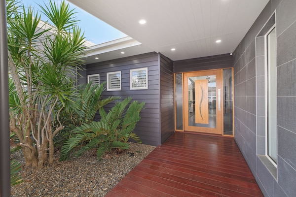 8 Min To Beach, Sleeps 12 + Pets - 麥覺理港