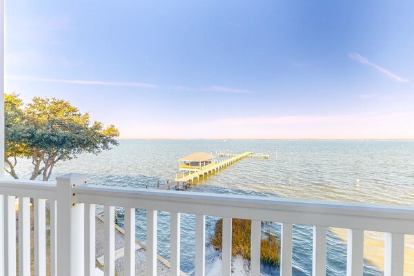 Charming Beach Condo With Sound Views, Full Kitchen, And Wifi - Emerald Isle, NC