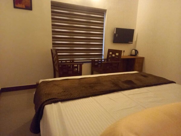 Calm And Pleasant 2-bedroom Resort With Ac And Wifi In  Cherai Beach - Kochi