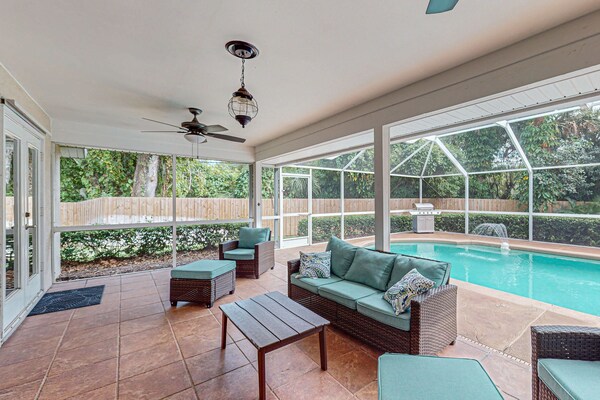 Spacious Home With Private Pool, Enclosed Yard And Grill - Vero Beach, FL