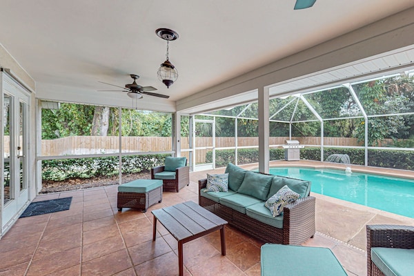 Spacious Home With Private Pool, Enclosed Yard And Grill - Vero Beach, FL