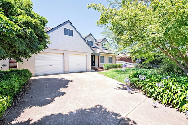 Beveridge House - Poolside Entertainer, Firepit - Dubbo
