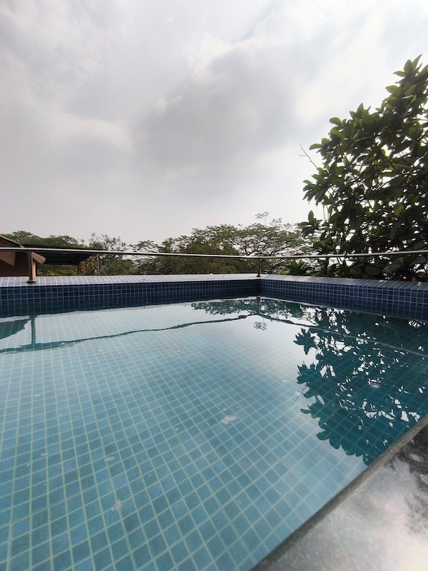 Charming 1-bedroom Villa With Ac, Wifi In Marvelous Mumbai With  Swimming Pool - Mumbai