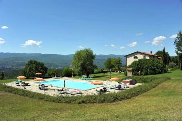 Appartamento Con Piscina In Comune A Poppi - Poppi