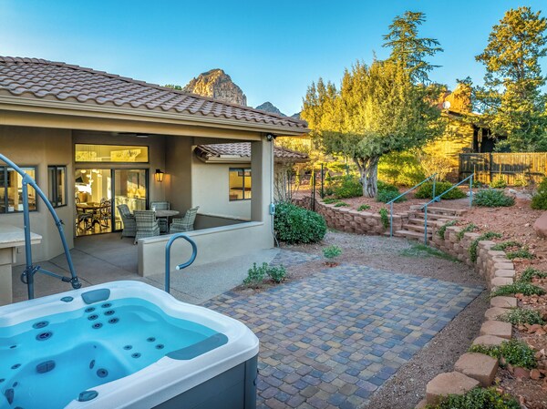 Carefree On The Rocks  - West Sedona Location With A Hot Tub. - Sedona, AZ