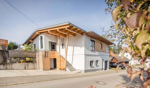 Ferienwohnung 'Gartenglück' Mit Privatterrasse, Gemeinschaftsgarten Und Wi-fi - Meßkirch