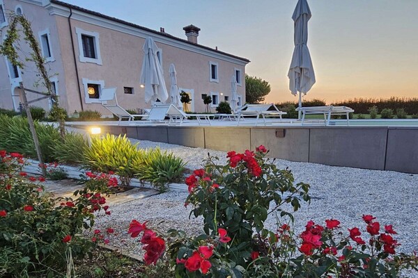 Loft Elegante En Una Villa Con Acceso A La Piscina - Falconara Marittima