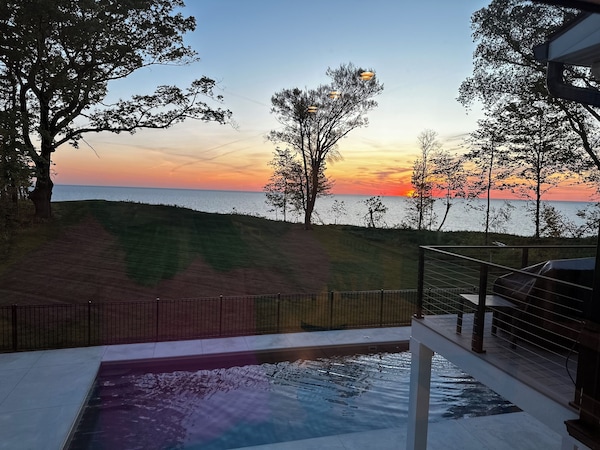 Luxury Lakefront Private Pool House, Hot Tub - Lake Michigan Beach, MI