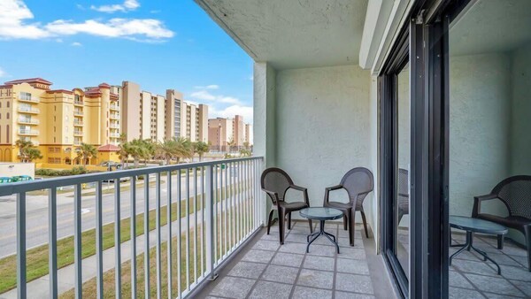 Relaxing Ocean Condo Steps From The Beach - Port Orange, FL