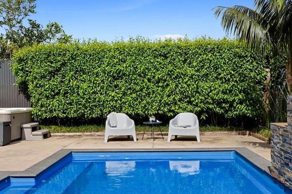 Amaroo - Poolside Studio Near Pukekura Park - Taranaki