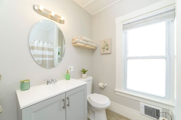 King Bed | Downtown Suite | Port City Stays - Portsmouth, NH