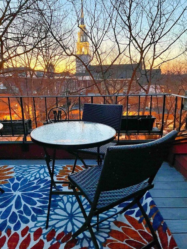 City Loft Group Getaway King Downtown Location - Newburyport, MA