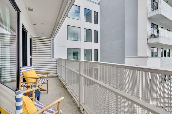 Downtown Nashville Luxury Condo With Pool - Nashville, TN
