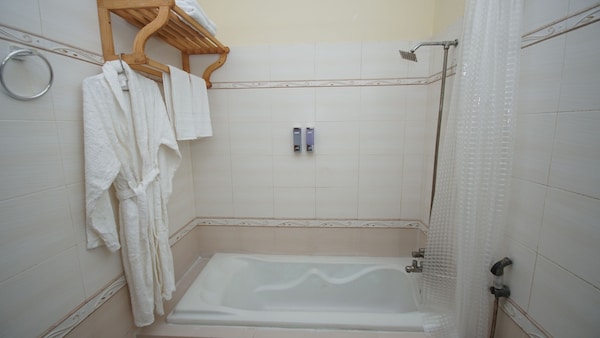 Luxurious Deluxe Twin Room, Fully Furnished With 2 Single Beds. - Karachi