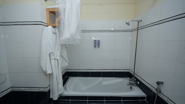 Fully Furnished Deluxe King / Twin With Complete Amenities. - Karachi