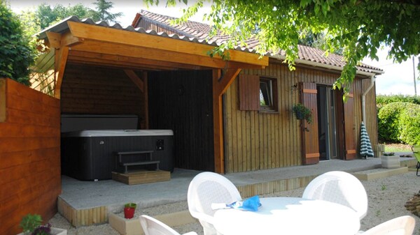 Pinson, Gîte With Outdoor Spa Ideal For Couples - Dordogne