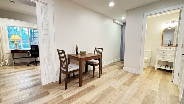 Charming Hideaway! Beautiful Yard & Private Office - Abbotsford
