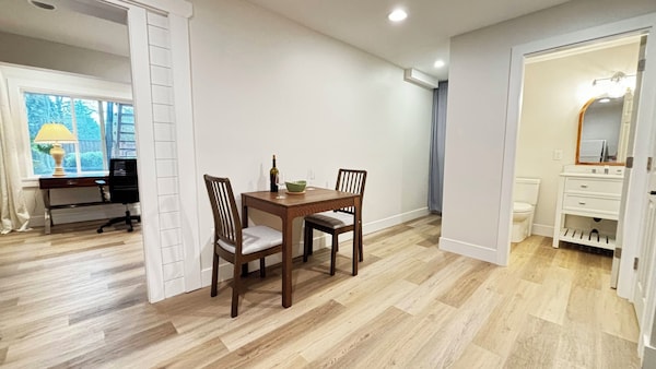 Charming Hideaway! Beautiful Yard & Private Office - Abbotsford