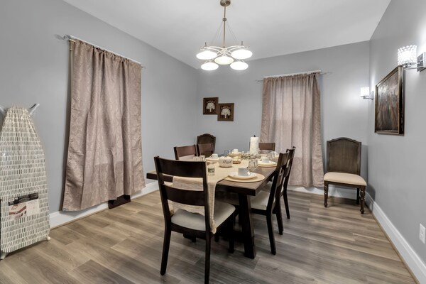 Dream House 3-bedroom House With Ac And Wifi Near Niagara Falls - Niagara Falls, NY