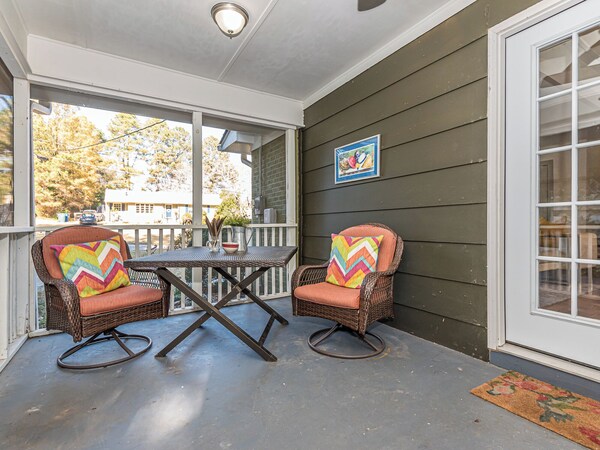 Mid-term Rental  Beautiful 4-bedroom Haven In Great Durham Location - Cary, NC