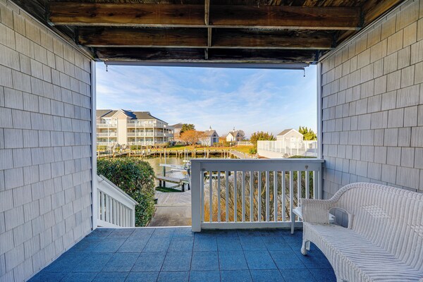 8 Mi To Beach: Bayfront Ocean City Condo W/ Deck - Fenwick Island, DE