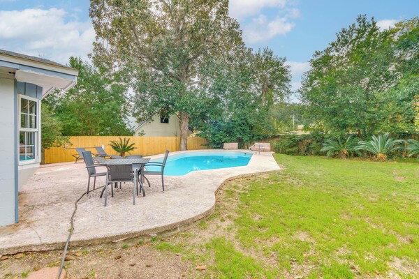 Foosball Games & Al Fresco Dining: Pensacola Home! - Brent, FL