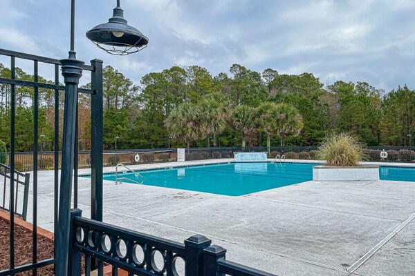 Coastal Home With Community Pool, Close To Beach And Local Attractions - Oak Island, NC