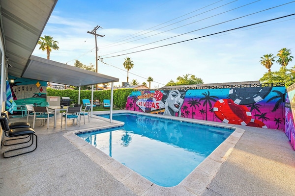 Modern House, Pool, Bbq 3 Miles To Vegas Strip & Downtown Fremont, Pet Friendly - Las Vegas, NV