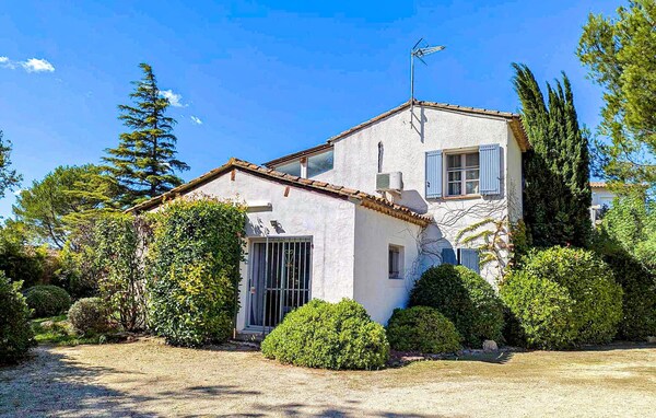 Nice Home In L'isle-sur-la-sorgue - L'Isle-sur-la-Sorgue