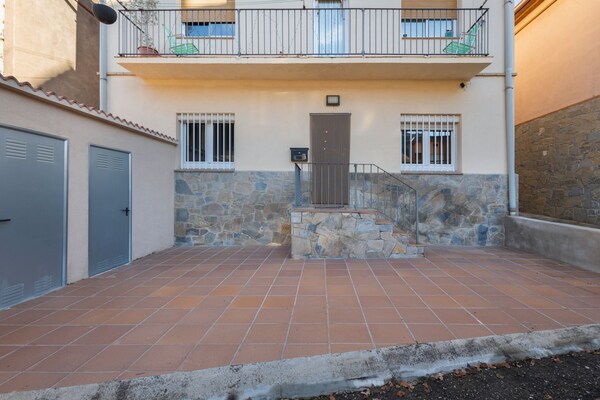 Apartamento 'Menvil' Con Vistas A La Montaña, Terraza Privada Y Wi-fi - Saldes