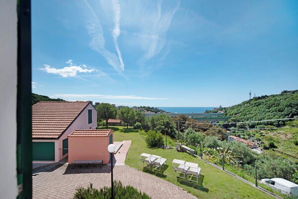 Appartamento 'Zafferano Suites - Origano' Con Vista Mare, Giardino In Comune E Wi-fi - Celle Ligure