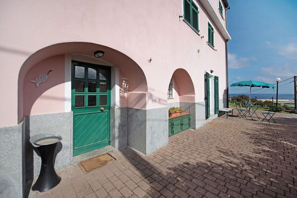 Appartement 'Zafferano Suites - Mentuccia' Avec Vue Sur La Mer, Jardin Partagé Et Wi-fi - Stella