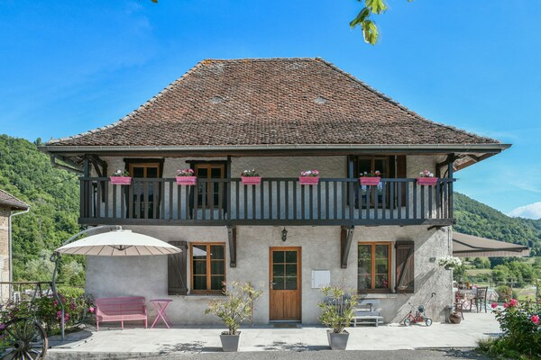 Maison De Vacances 'La Maison Dauphinoise' Avec Vue Sur Les Montagnes, Wi-fi Et Climatisation - Lac de Paladru