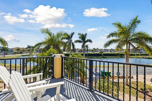 Sunny Townhome W/ Nearby Beach, Private Yard, Pingpongl & Pool! - Melbourne Beach, FL