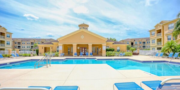 Splash Of Fun Family Condo Near Disney - Davenport, FL