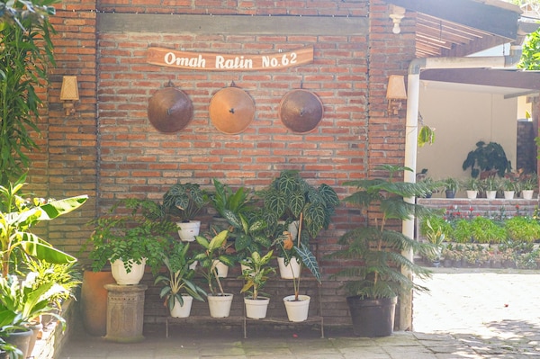 Omah Ralin Family Homestay With Spacious Joglo House - Mali