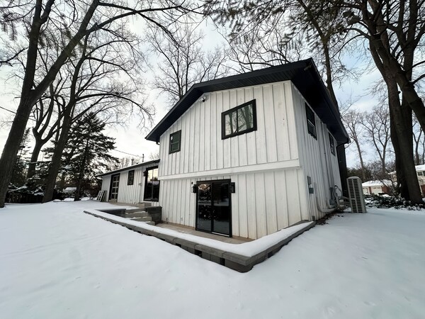 Thorndale Ct - Replica Lombardi Trophy House - Lambeau Field - Green Bay