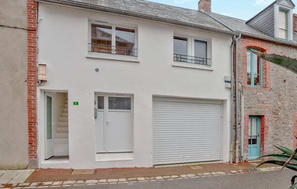 1 Bedroom Cozy Apartment In Carolles - Mont Saint-Michel