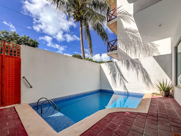 Mid-island Condo W/pool - Isla Mujeres