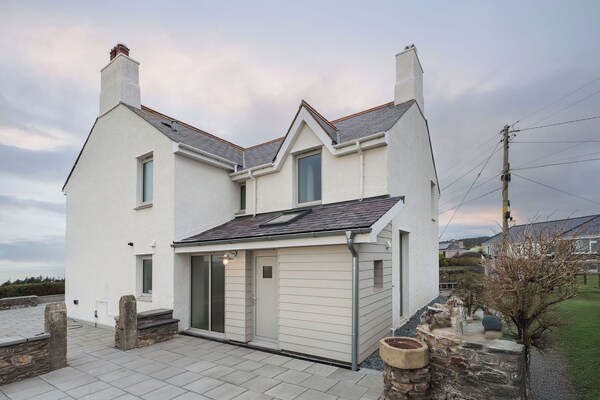 Anglesey Coastal Retreat, 4 Bedrooms, Sleeping 8, Modern Amenities, Ocean View, 5 Mins From Beach - ウェールズ