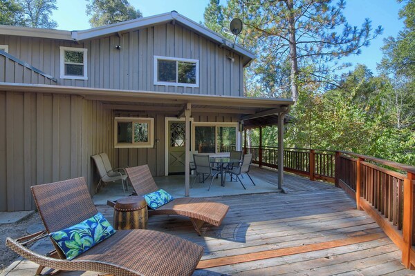 Tranquility House-riverfront-fireplace-sleeps Six - Bass Lake, CA