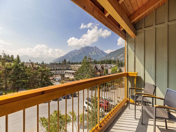 Superior Suite Overlooking Rockies - Banff, AB, Canada