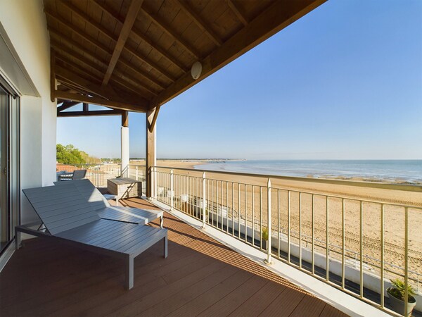 On The Beach, Flat For 12, Amazing Sea View - Angles
