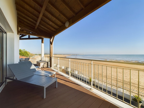 On The Beach, Flat For 12, Amazing Sea View - Angles